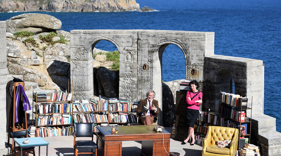 Are we seeing the return of theatre? – Splinter Scenery